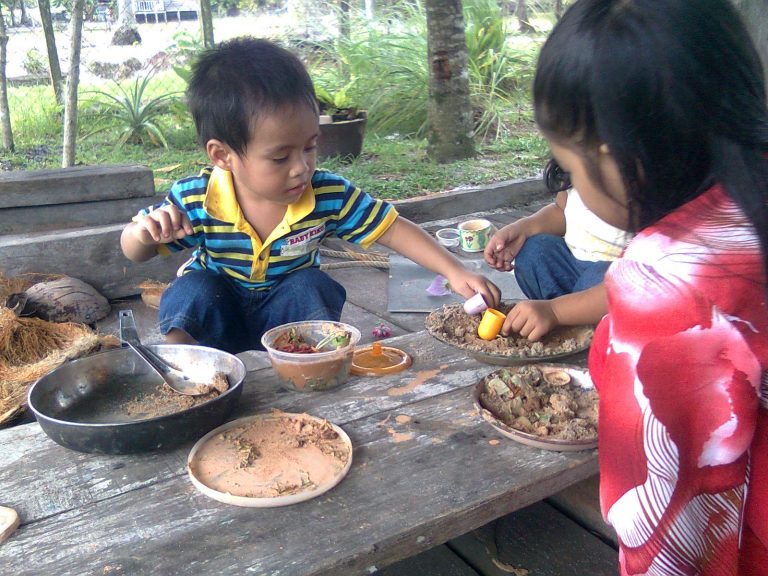 12 Permainan Tradisional yang Wajib Anda Perkenalkan Kepada Anak ...